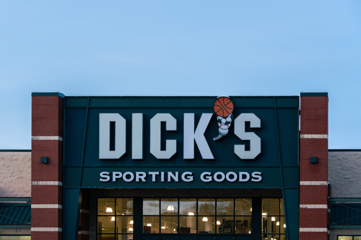 Dick's sees strong comparable sales growth as it pushes ahead with Foot ...