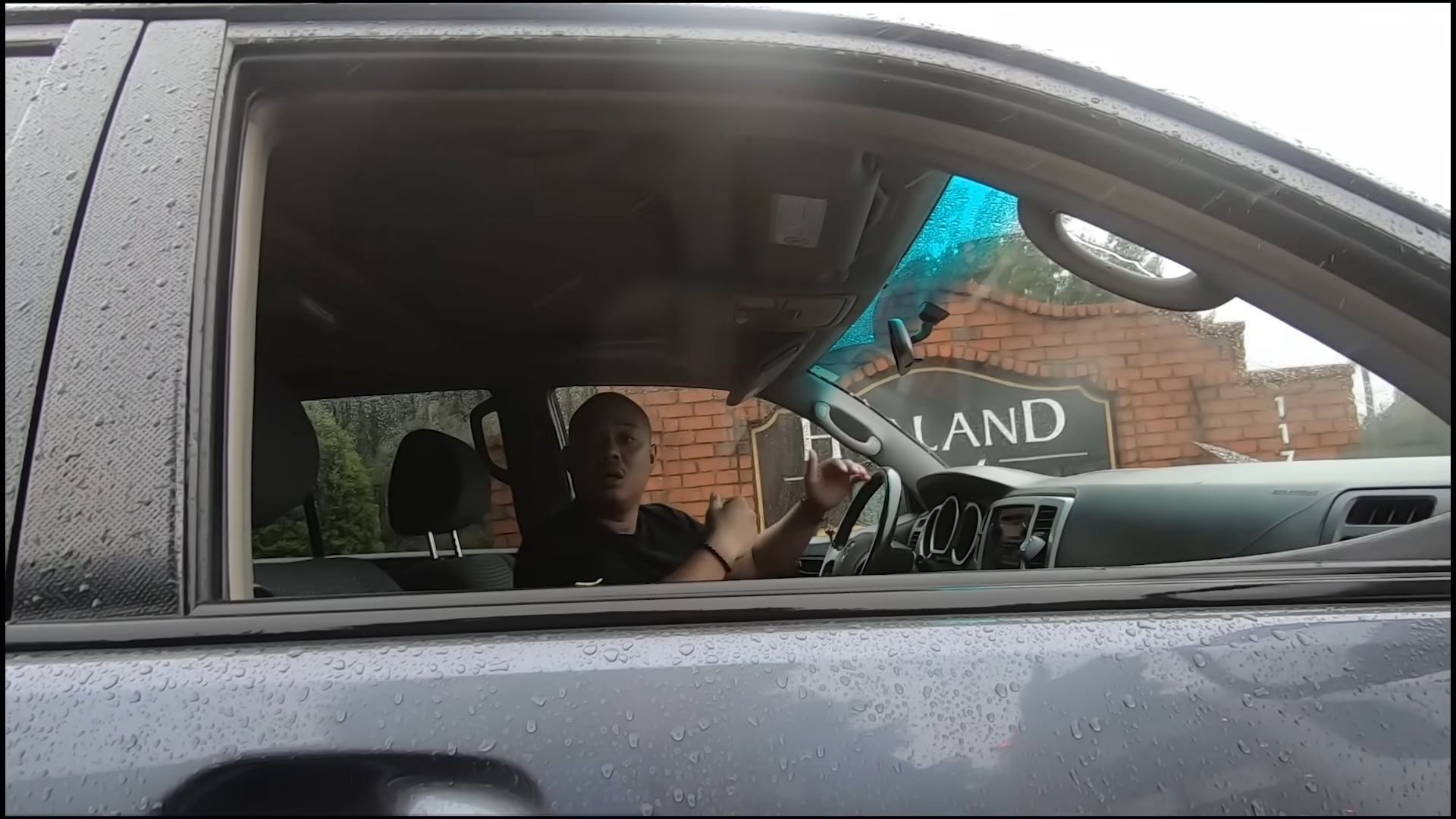 Tow truck driver gets surrounded - then someone completely loses it