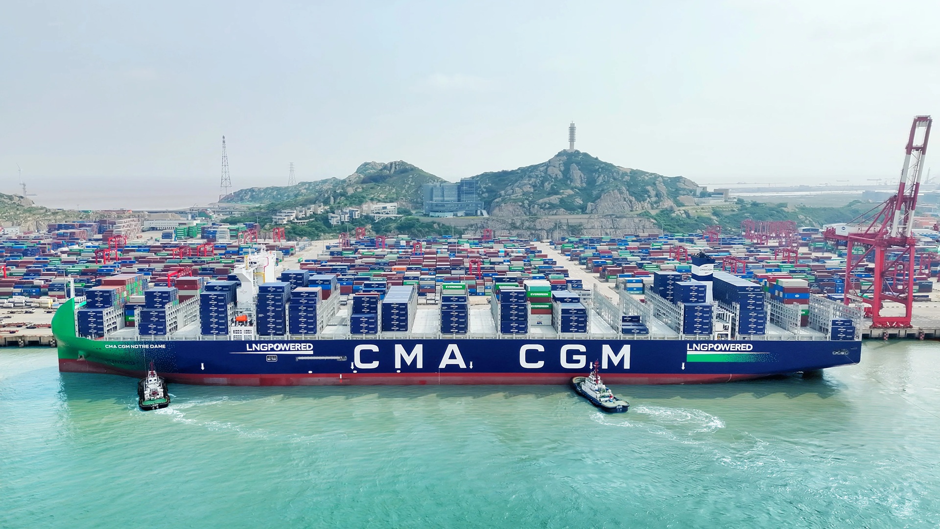 World’s largest LNG-powered ship can haul 24,212 containers in a single ...