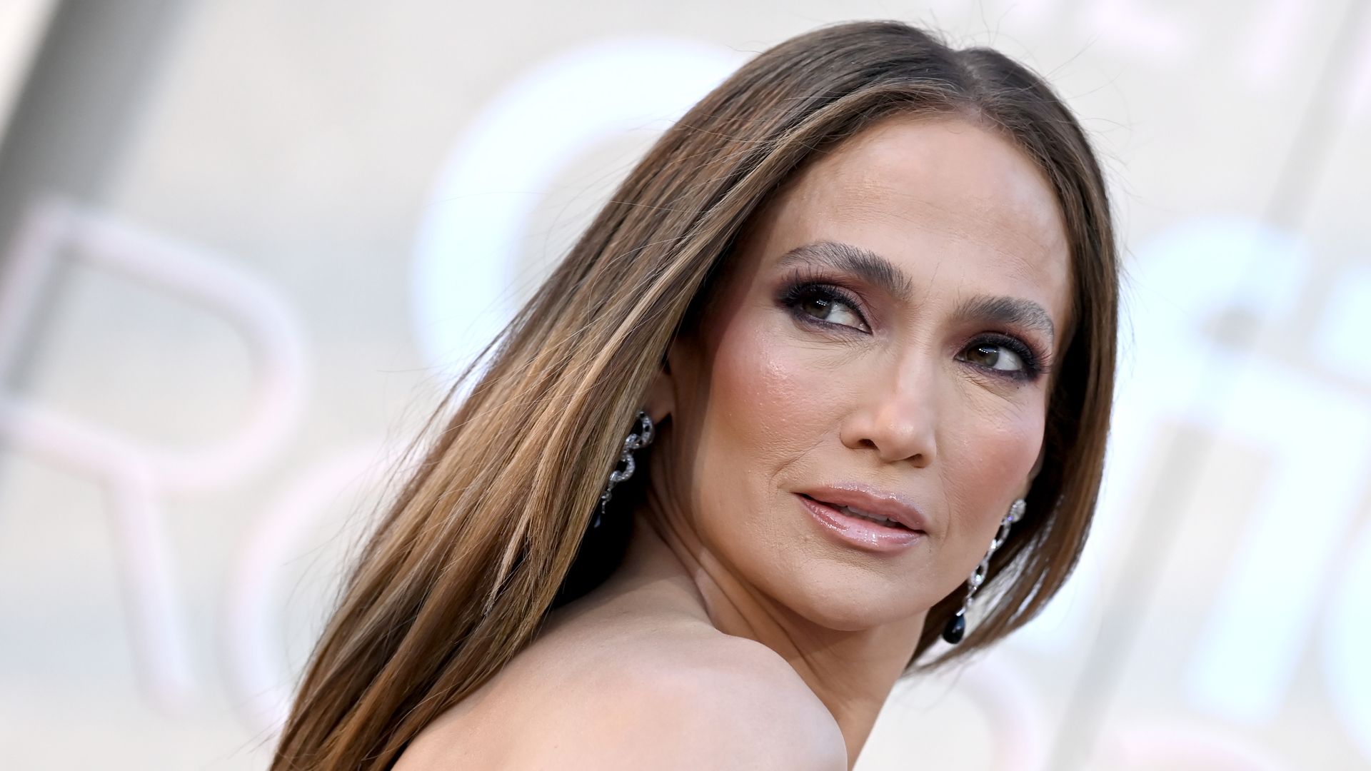 Las nuevas cejas de Jennifer Lopez con la técnica del laminado que más ...