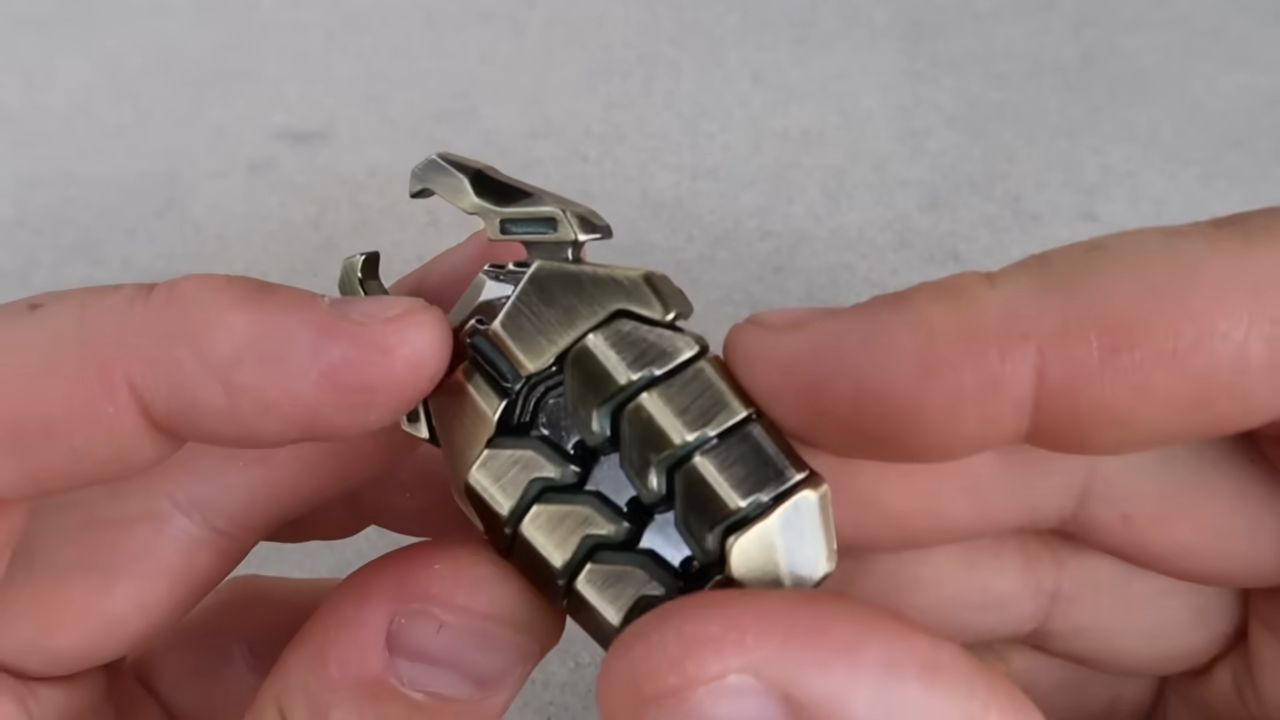 A fidget knife exists - because regular knives were too calm