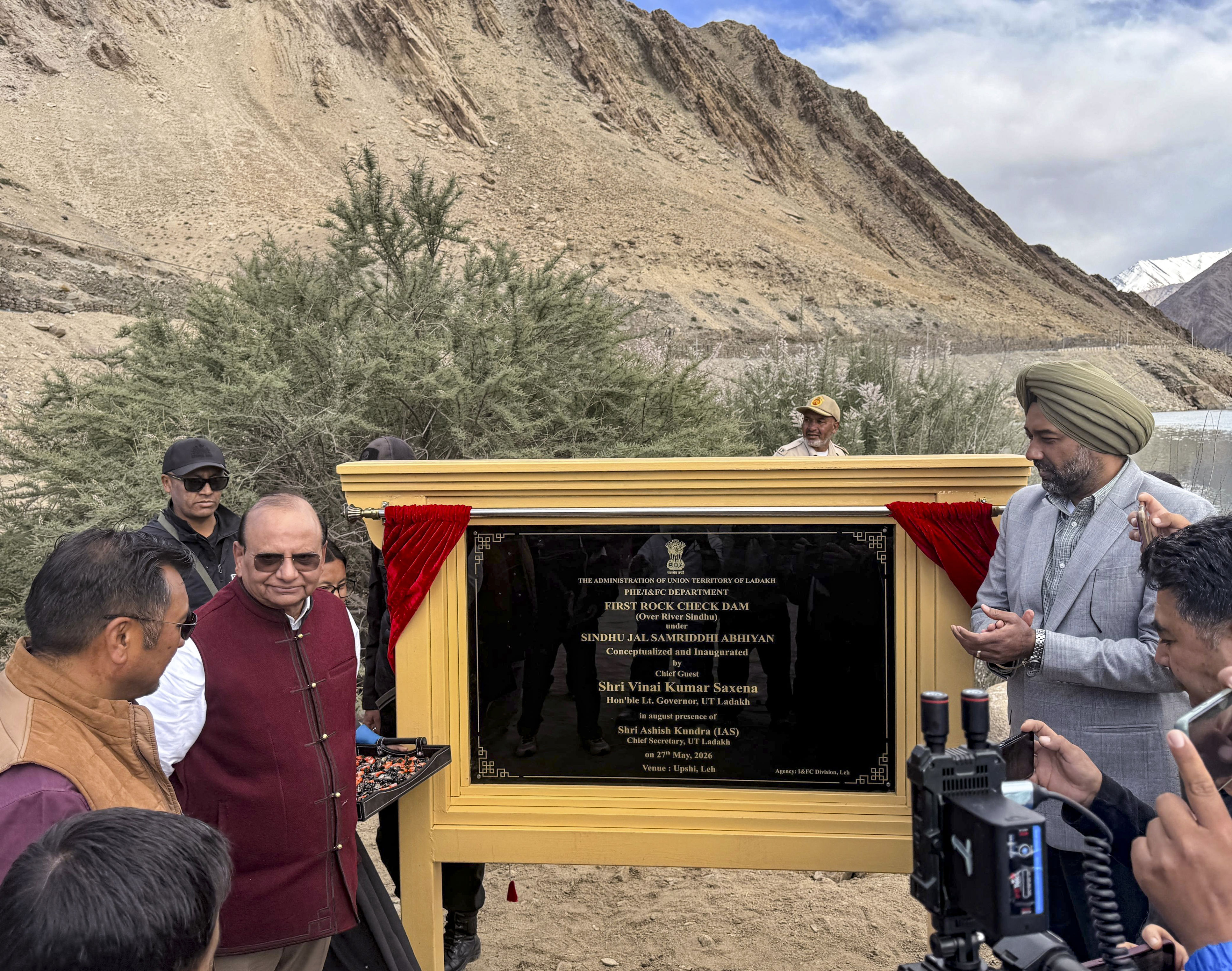Boost for Ladakh farmers as LG Saxena launches check dam to improve ...