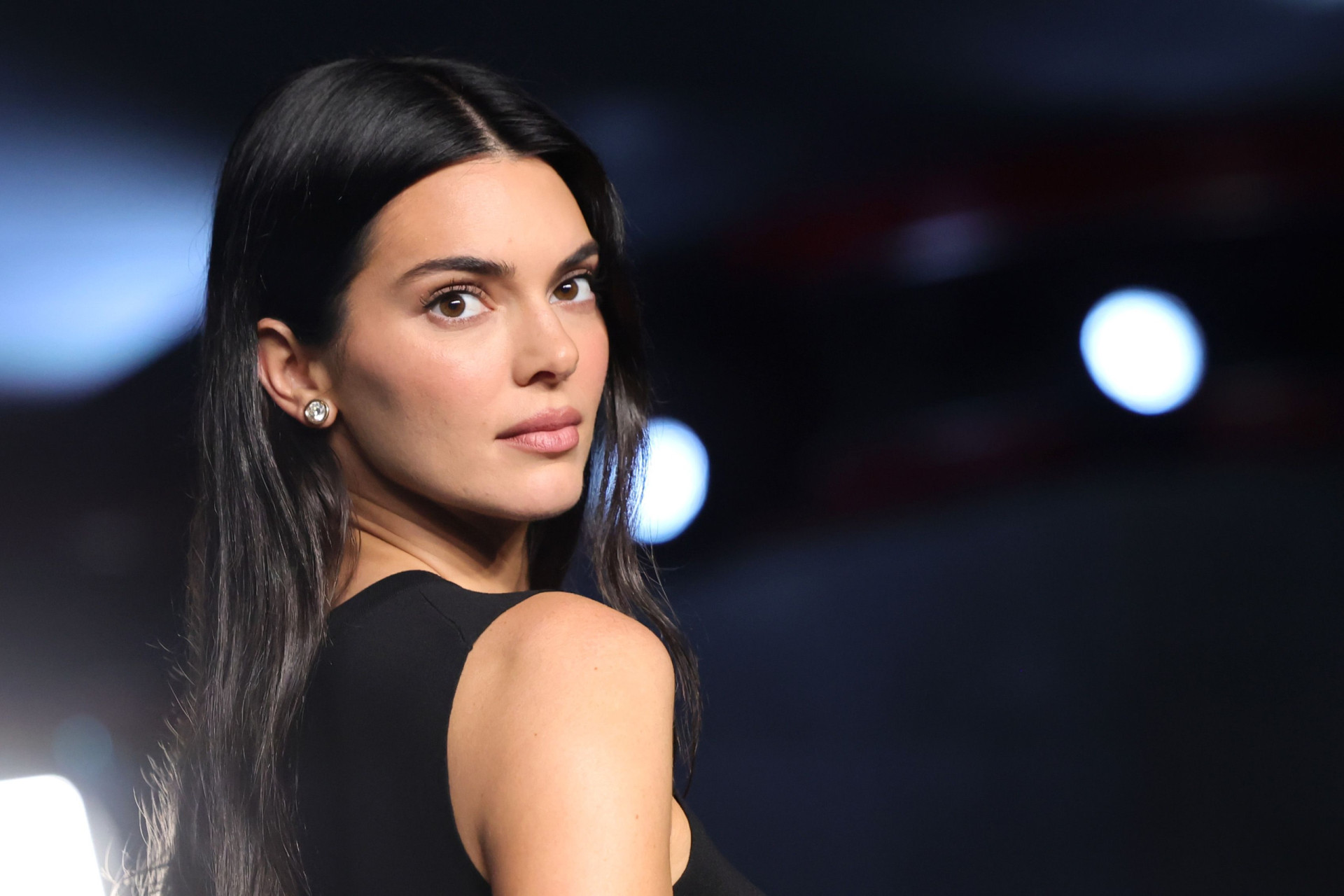 Female celebrities who look like famous men