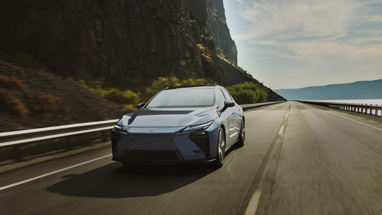 2026 Lexus ES 350e and ES 500e first drive review: A confident step ...