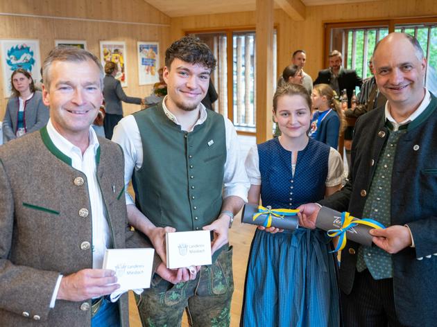 Gemeinde ehrt Weltmeister Marco Leger und Europameisterin Isabella Lucht