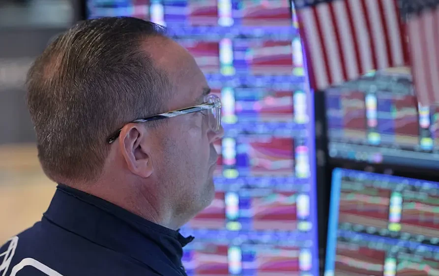 Wall Street lifts S&P 500 targets despite record-low consumer mood