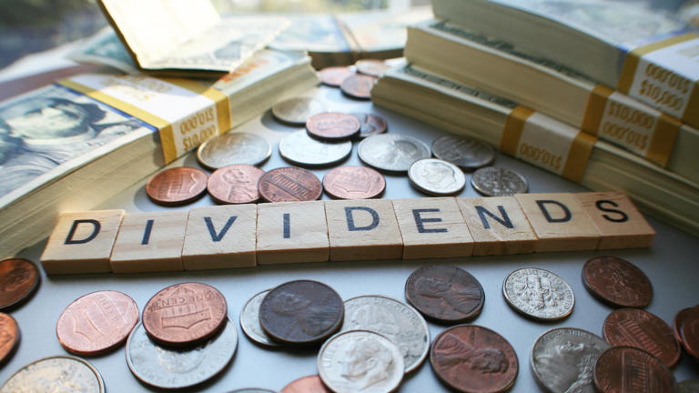 5 battered blue-chip stocks that pay huge dividends and won’t be down ...