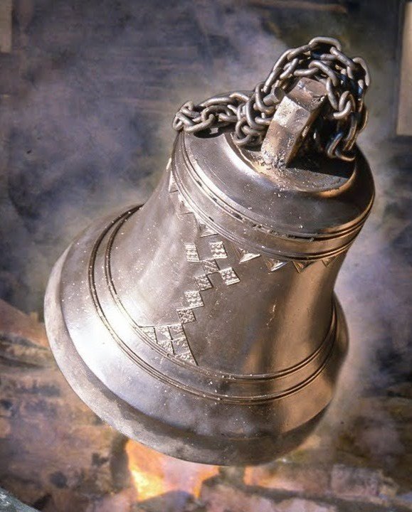 Fundición de campanas con moldes de barro