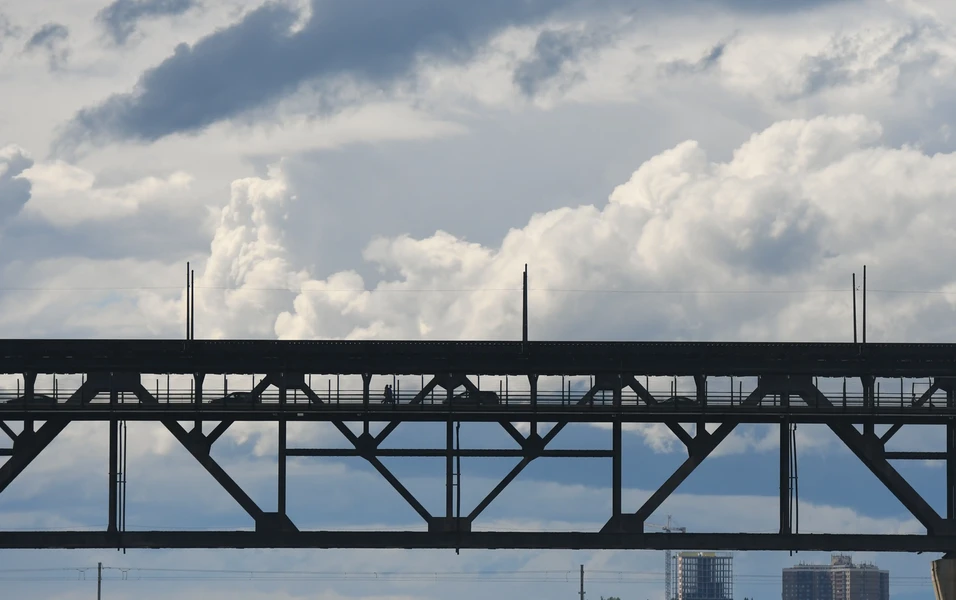 Edmonton weighs costly mega-bridge to replace High Level