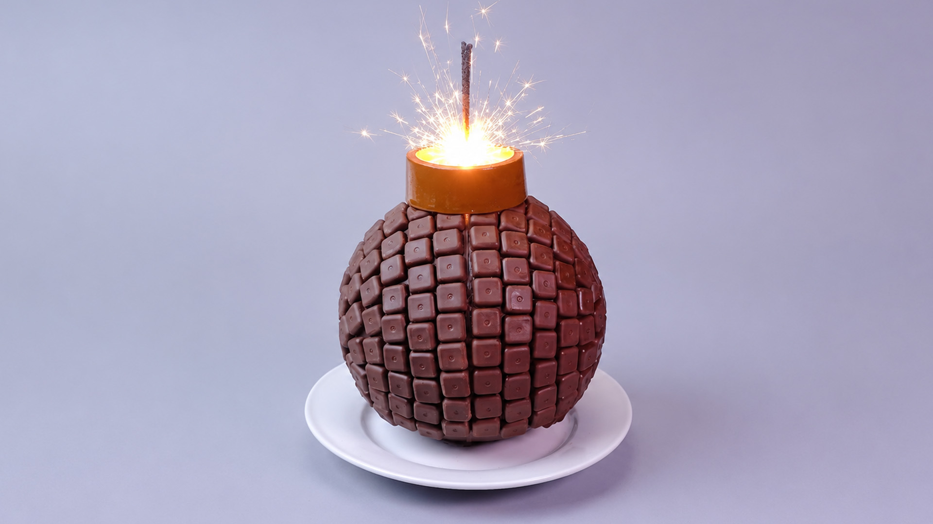 Mastering professional chocolate cake decorating techniques