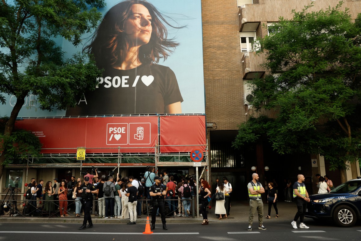 Spain police enter PM Sanchez’s Socialist Party HQ in corruption probe