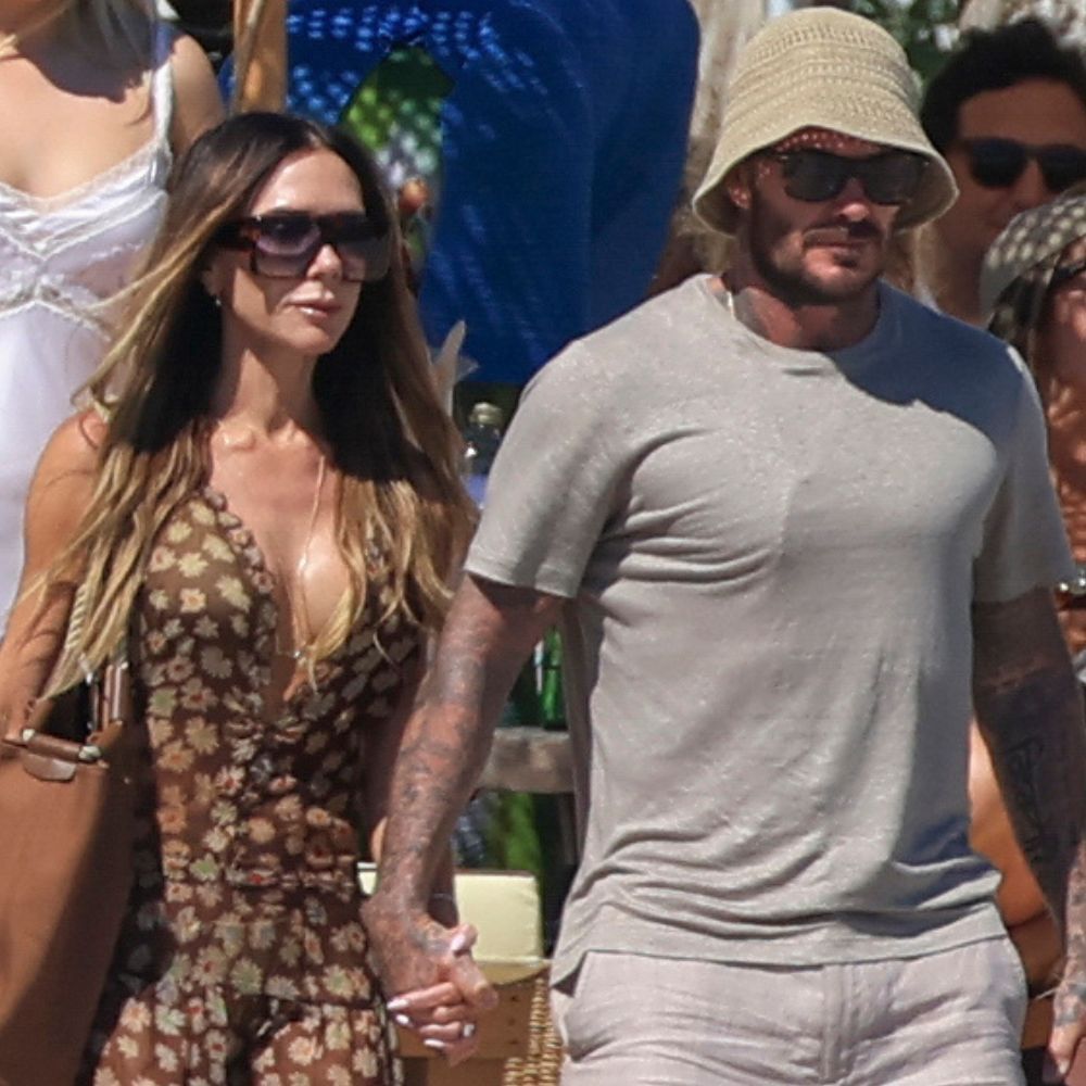 Victoria Beckham elevated her throw-on dress with the chicest non-flip ...
