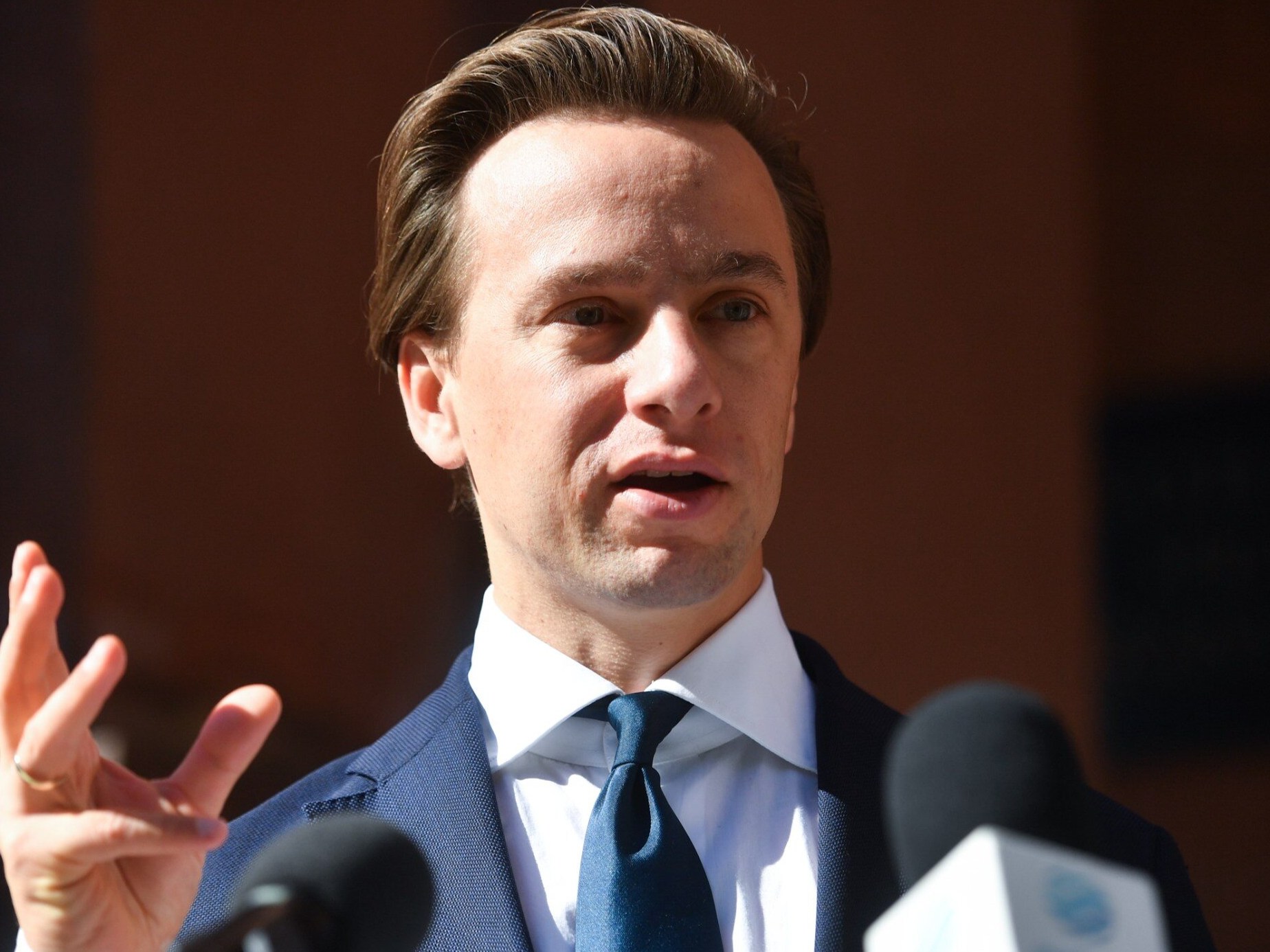 Aby przeciąć medialne spekulacje. Bosak wraca do sprawy Collegium Humanum