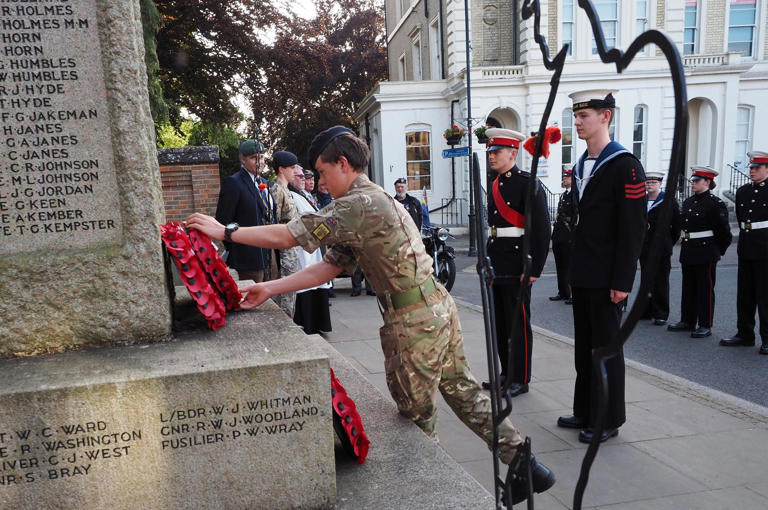 Pictures: Leighton Buzzard marks 15th anniversary of the end of the ...