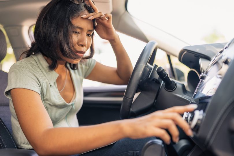 Drivers urged not to wear hot weather accessory as woman almost dies