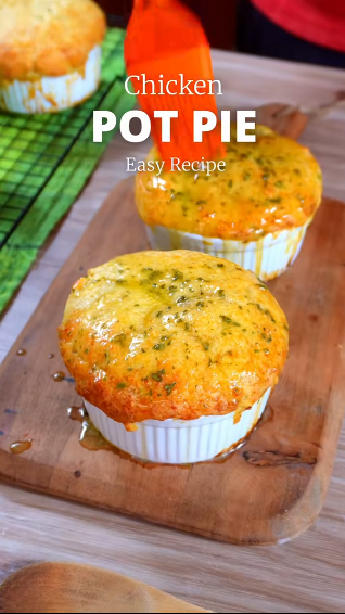 How to make a cozy and delicious chicken pot pie