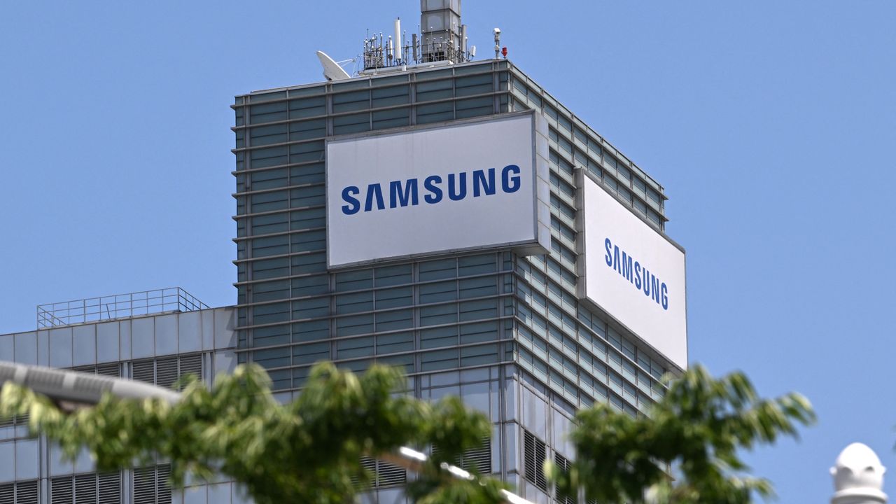Samsung chip workers vote to accept $340,000 average bonus, ending ...