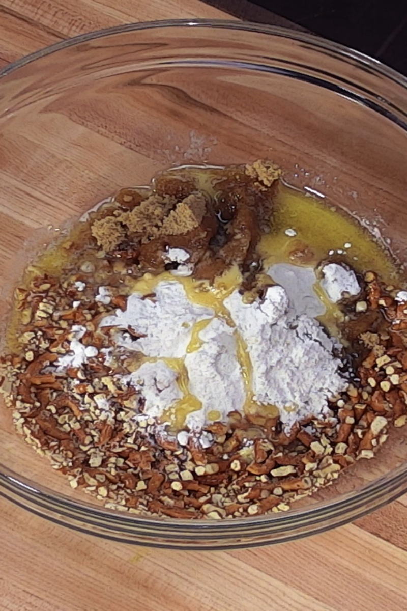 Cherry crumble streusel with vanilla ice cream