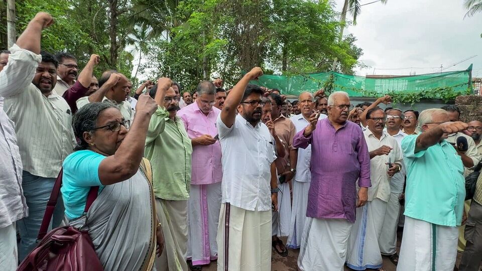 ED raids Pinarayi Vijayan’s house in CMRL case: Protesters vandalise ...