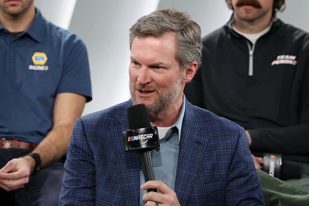 Dale Earnhardt Jr. reads final text with Kyle Busch 1 day before NASCAR ...