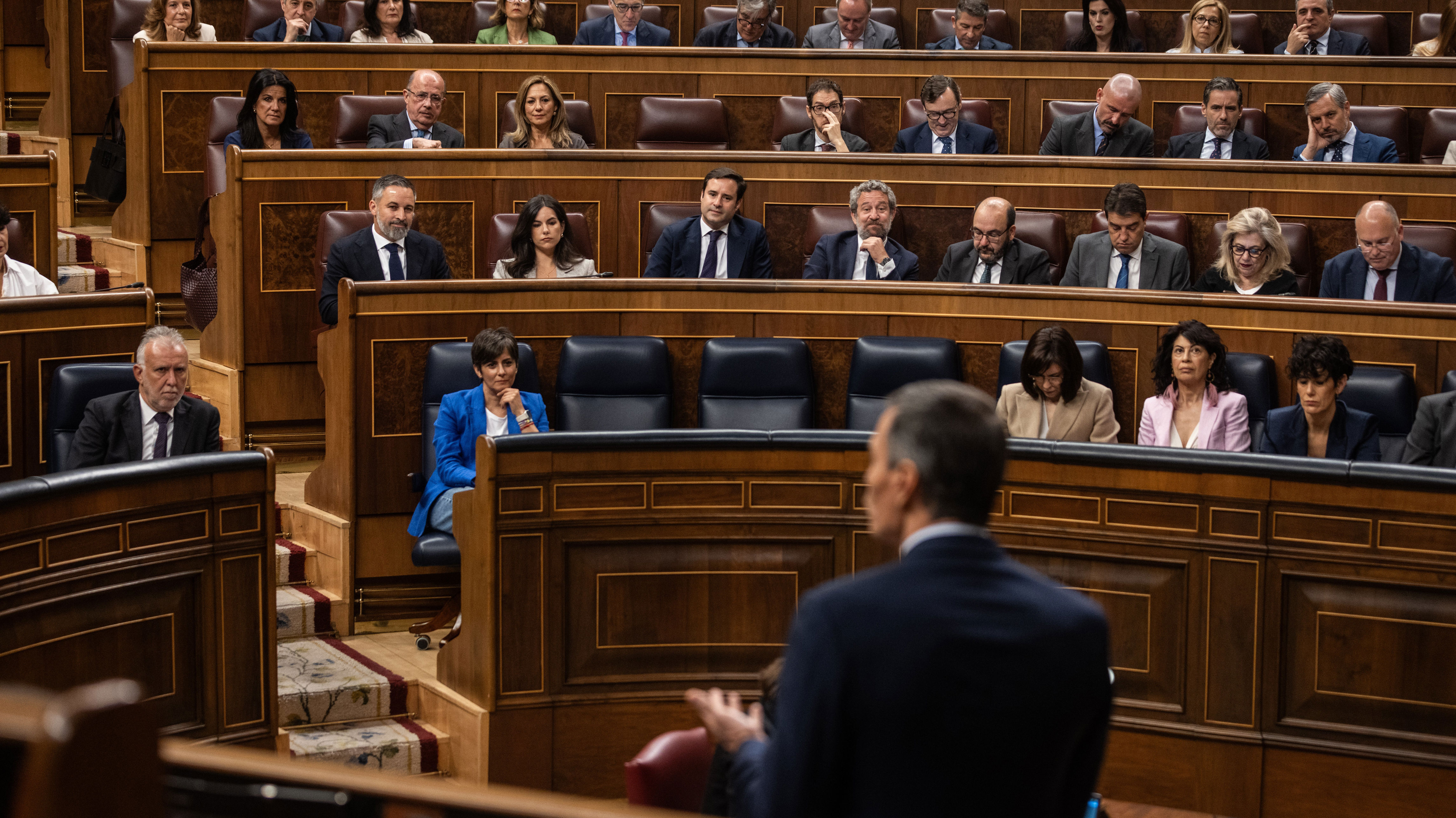 El PSOE vuelve a ceder ante sus socios mientras Sánchez se desentiende ...