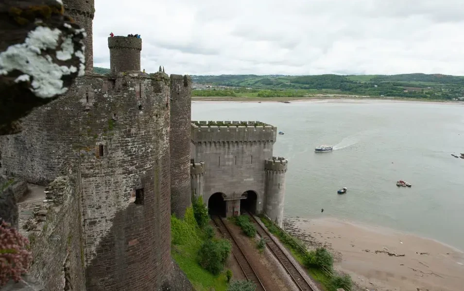 Leaked Elden Ring set video hints at Stormveil Castle
