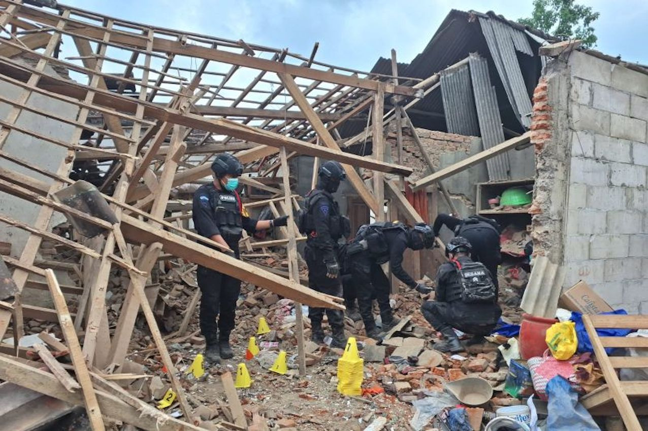 Olah TKP ledakan di Singosari, polisi temukan selongsong residu serbuk ...