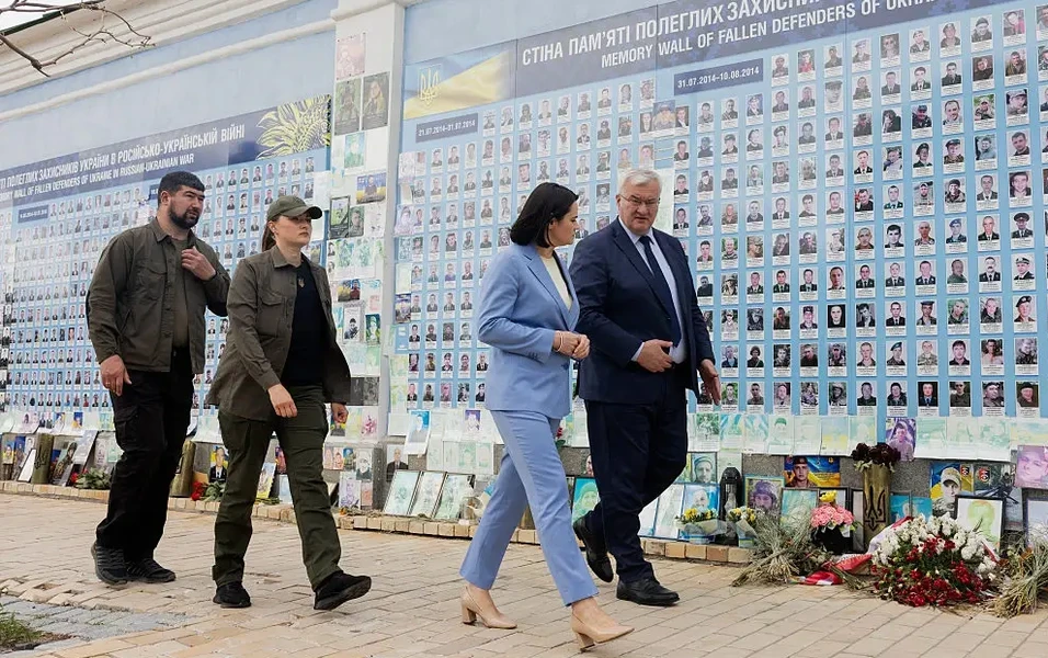 Ukraine warns Belarus as Putin ramps up recruitment drive