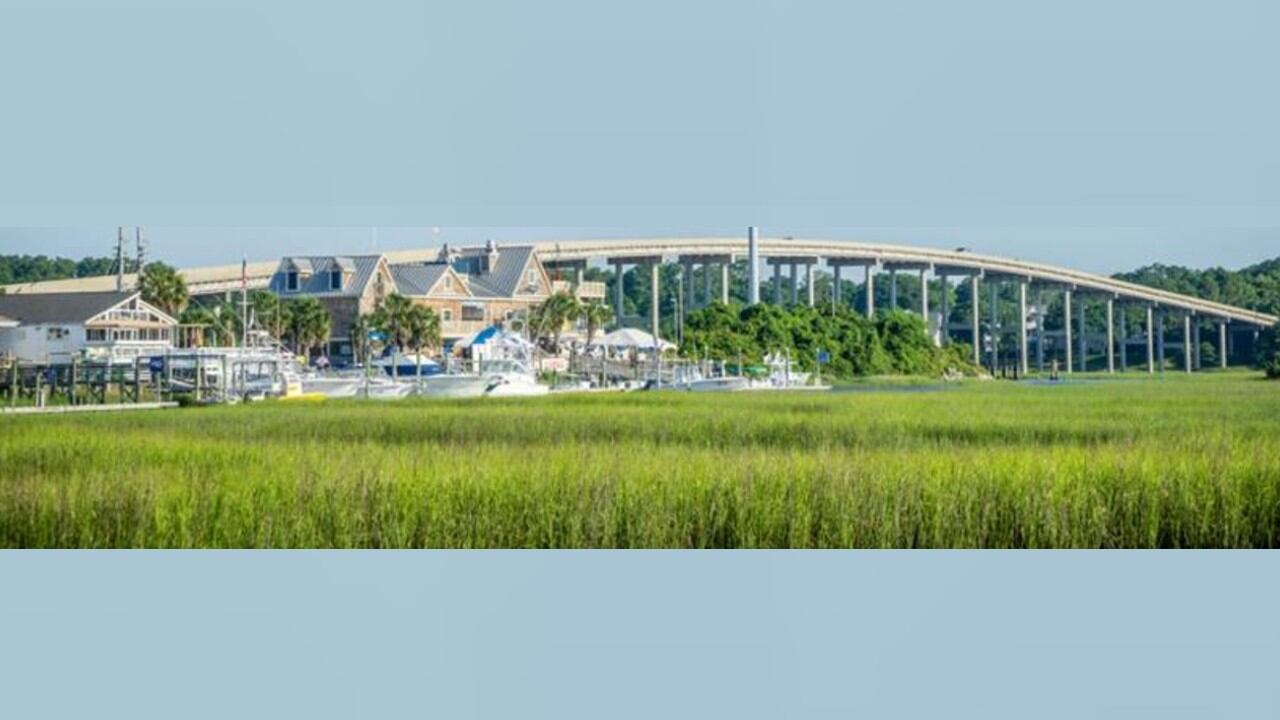 Bridge railing falls off during Ocean Isle Beach house relocation