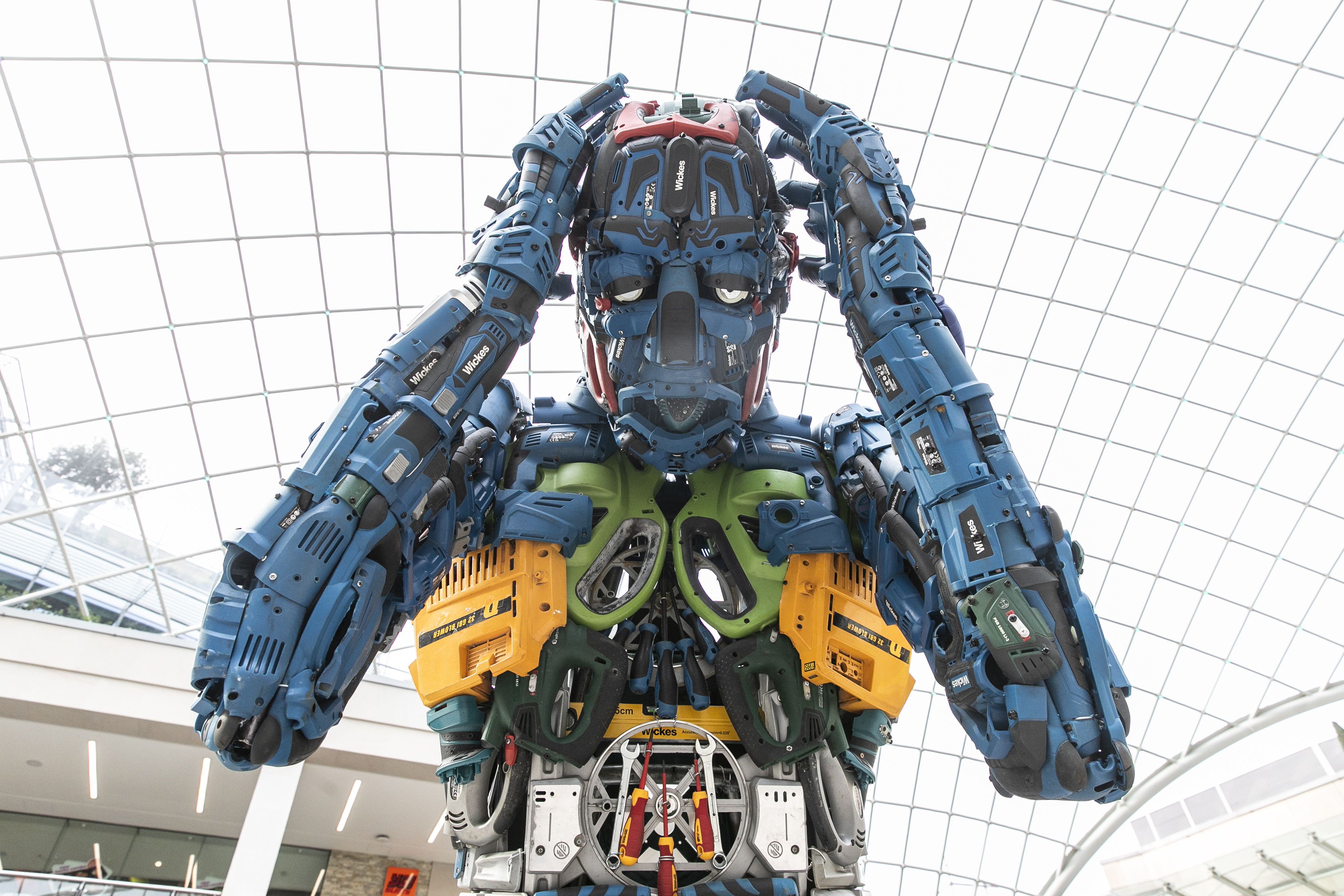 2.4m 'Anguish' sculpture unveiled at Trinity Leeds to expose plight ...