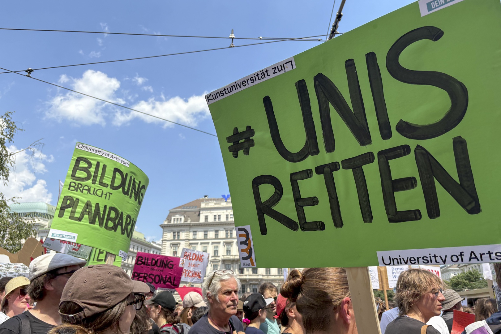 Masiva protesta en Viena contra los recortes millonarios en el ...