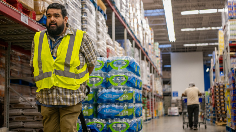 The absolute worst times to shop at Walmart