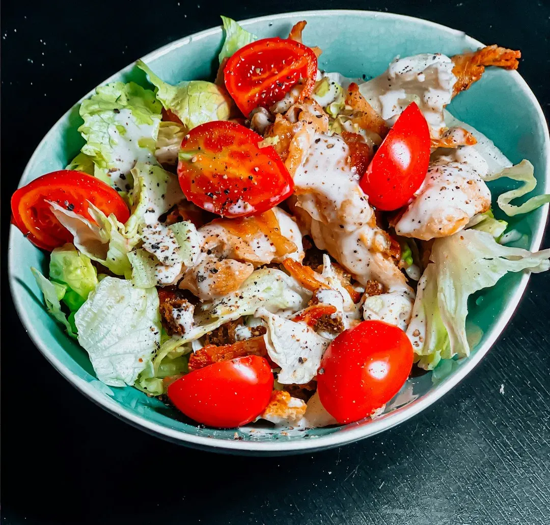 12 restaurant salads with more calories than a double cheeseburger