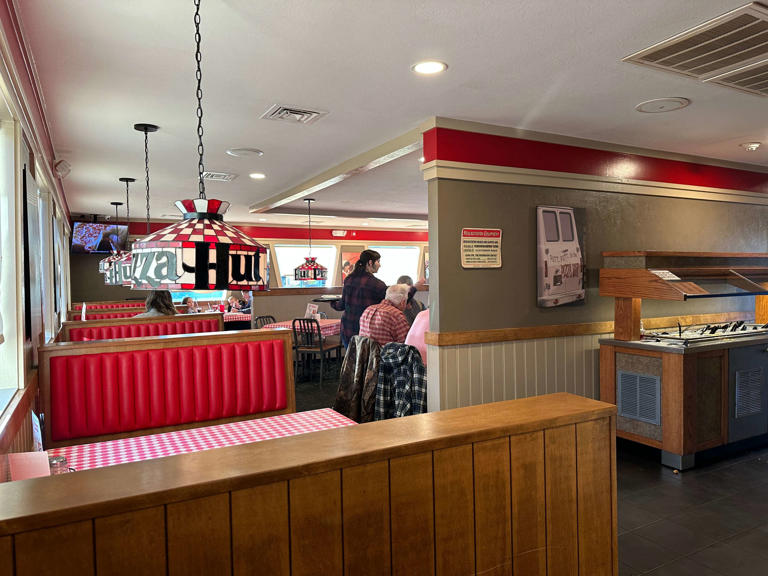 Pizza Hut brings back iconic roof, red cups to 2 Upstate NY locations