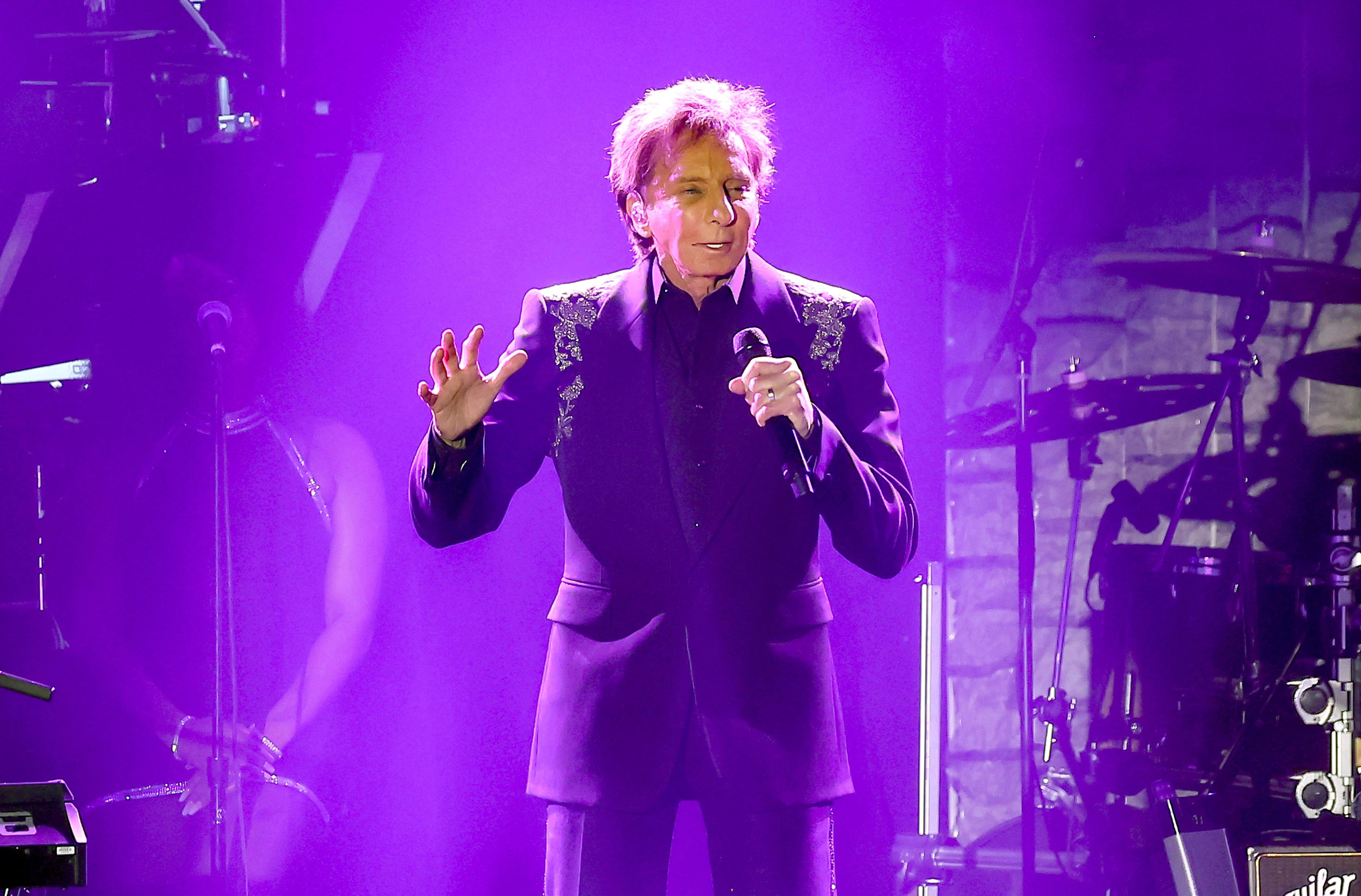 Barry Manilow opens up about surviving cancer: “I’m not ready to croak”