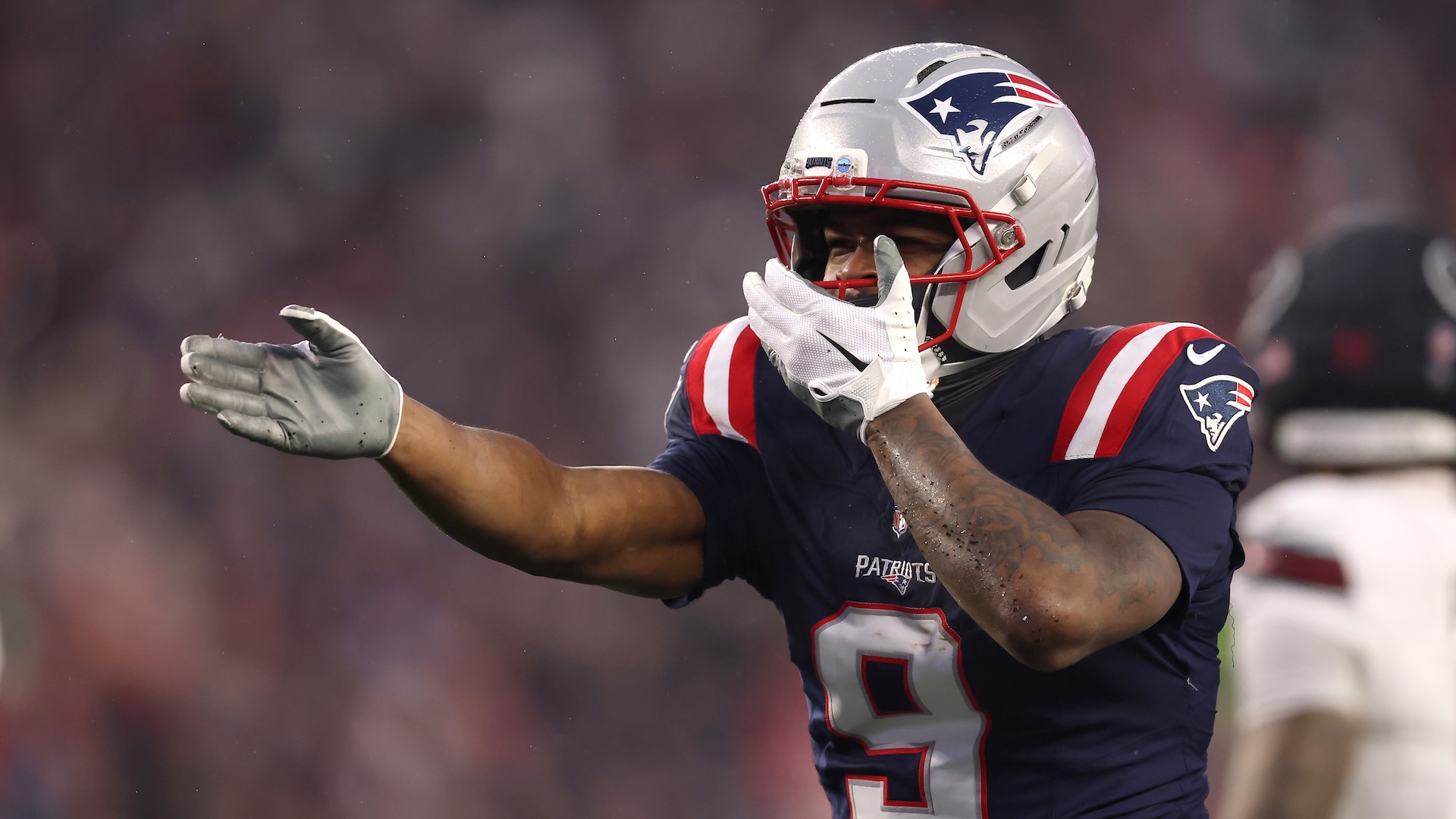 Kayshon Boutte, de los Patriots, recibe una advertencia al inicio de ...