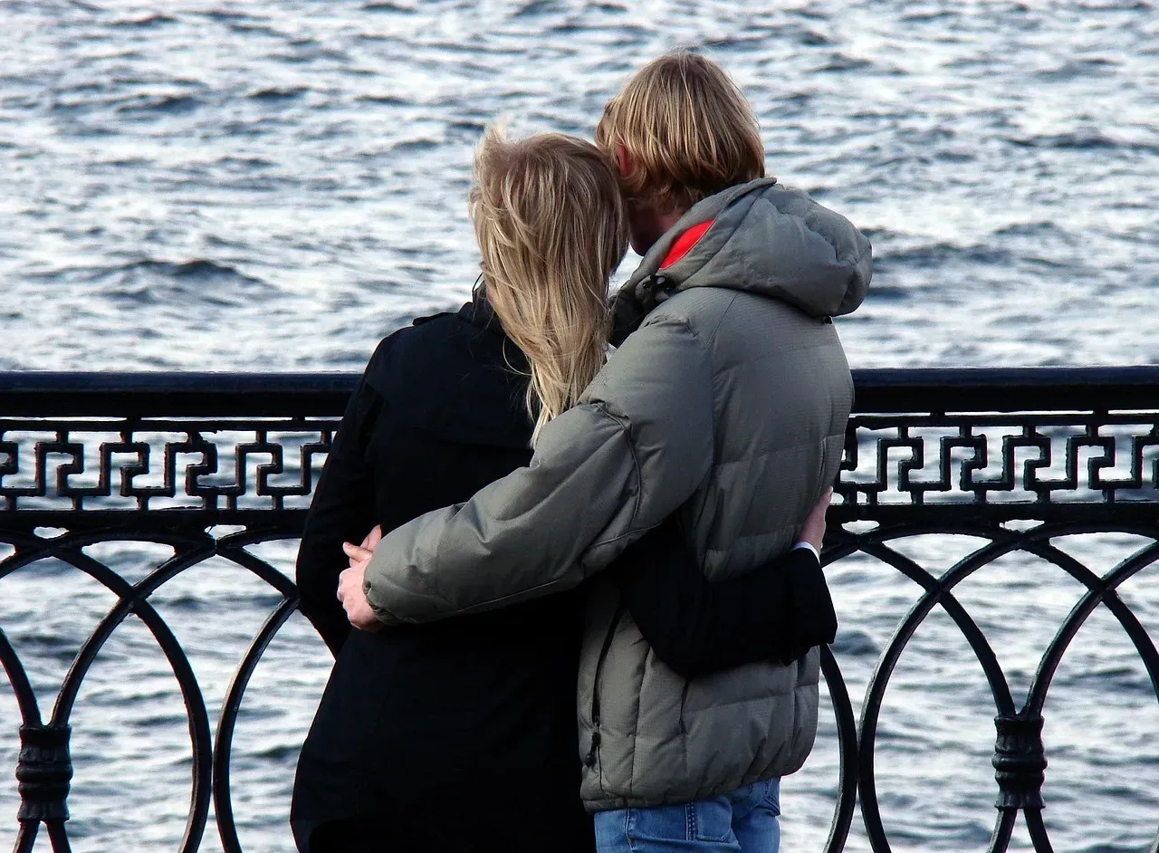 As old dating advice fades out, here's what still actually works