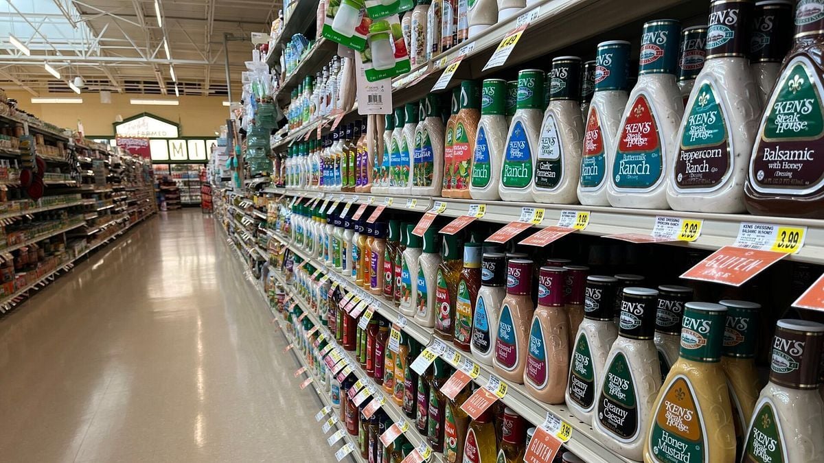 Poll: Rising food costs are putting Florida residents in debt