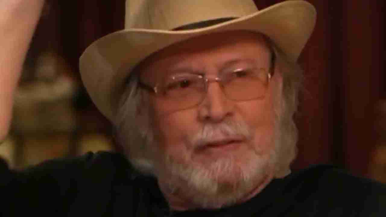 Notícia falsa sobre a morte do cantor Barry Gibb, do Bee Gees, viraliza ...