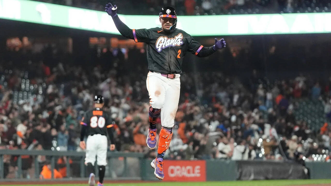 Diamondbacks defeat Giants 7-5, marking ninth win in ten games
