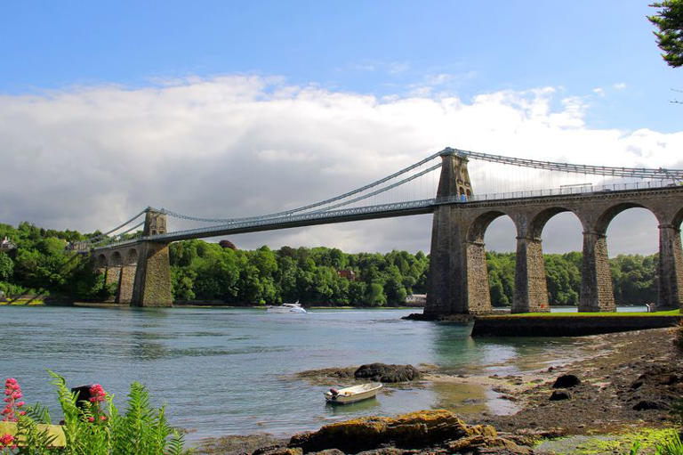 Get tough action pledged over 'farcical' Menai Bridge closures