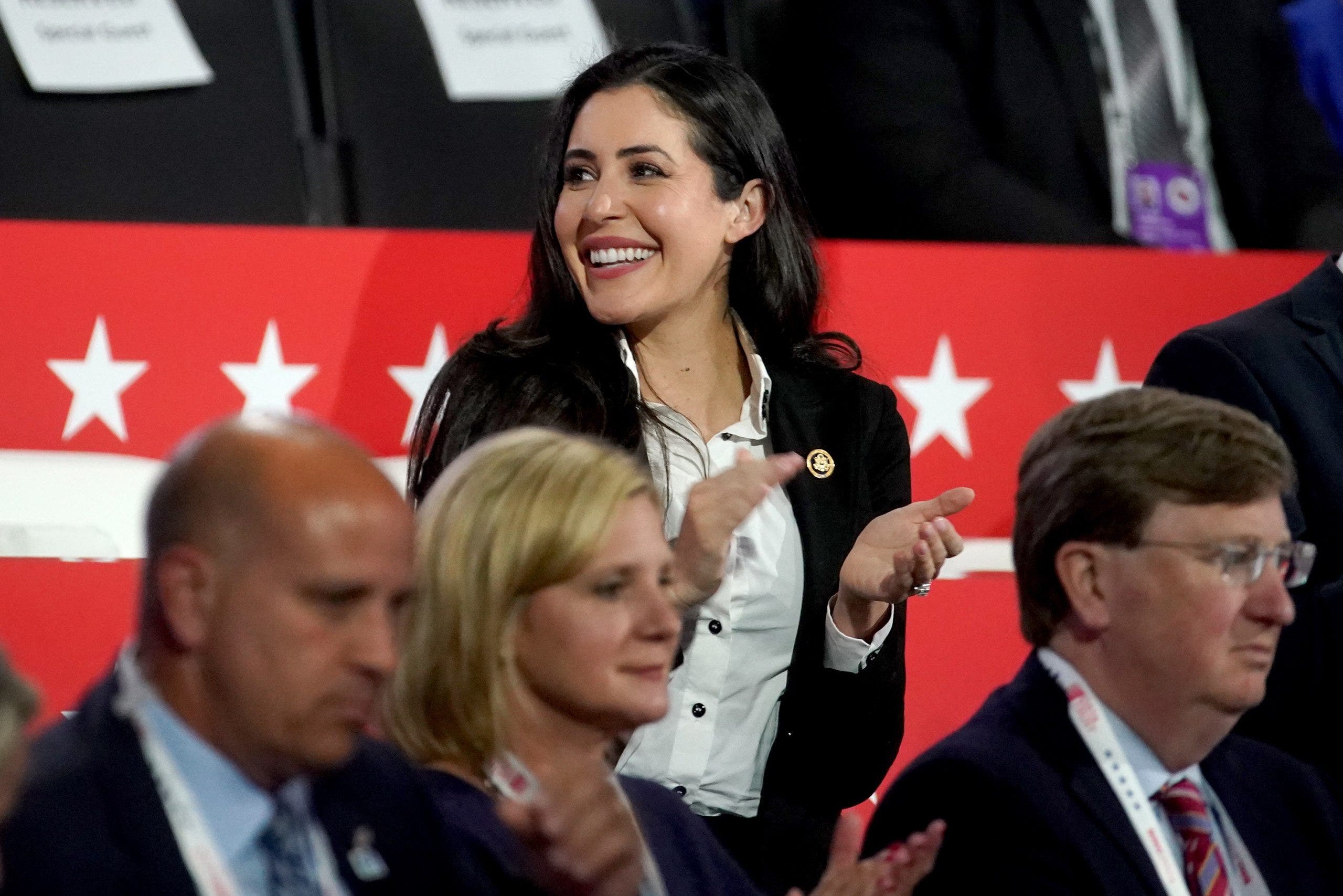 Congresswoman Anna Paulina Luna rocks rifle in viral tweet featuring ...