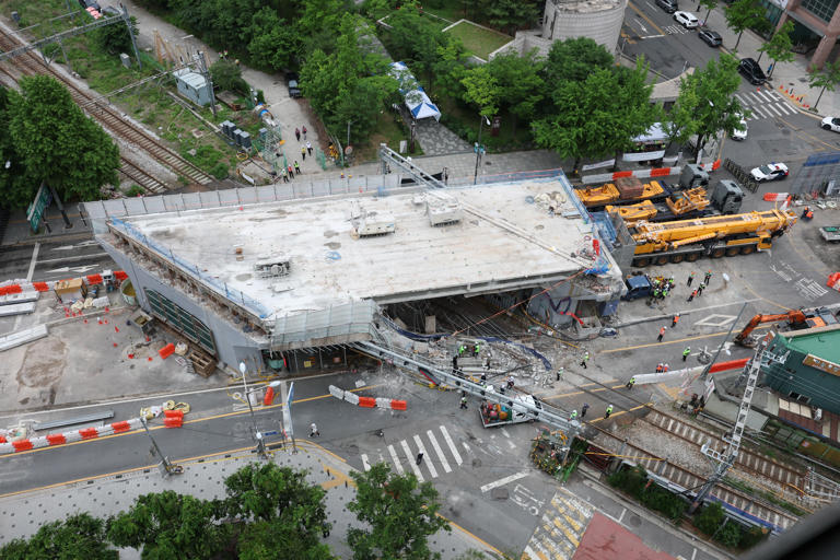 Project manager Lee dies in Seosomun overpass collapse day before birthday