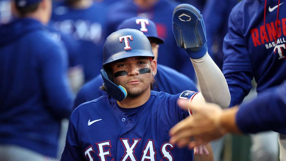 Alejandro Osuna looks like he belongs in second stint with Rangers