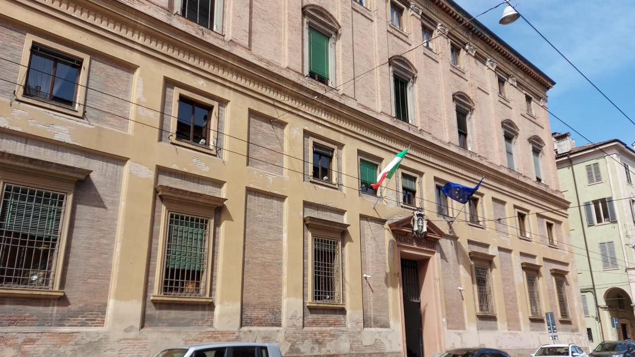 Minaccia il parroco durante la messa: a processo per stalking