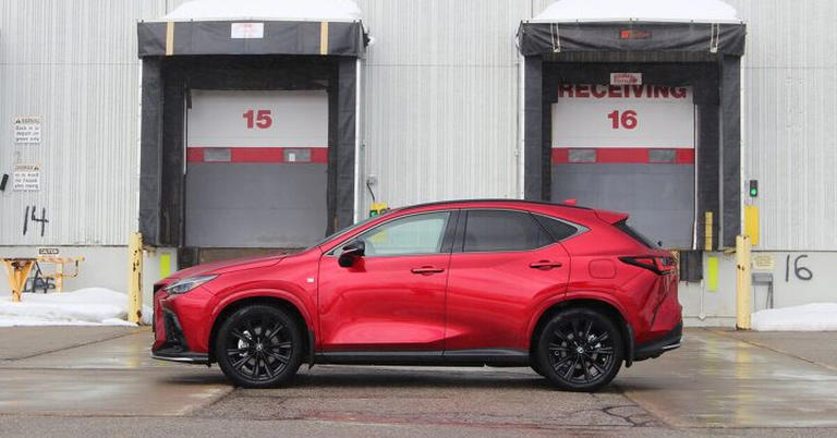 2026 Lexus NX 450h+: 3 pros and 2 cons