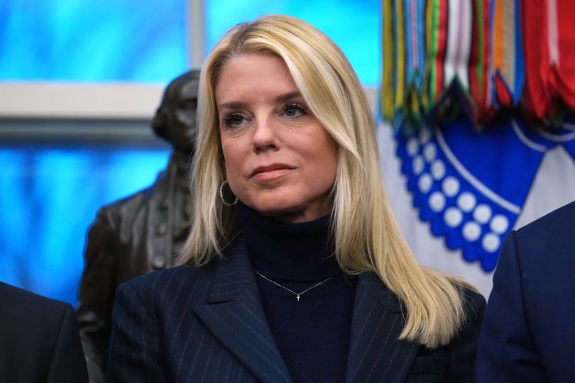 CNN halts for breaking news as they share Pam Bondi cancer health update