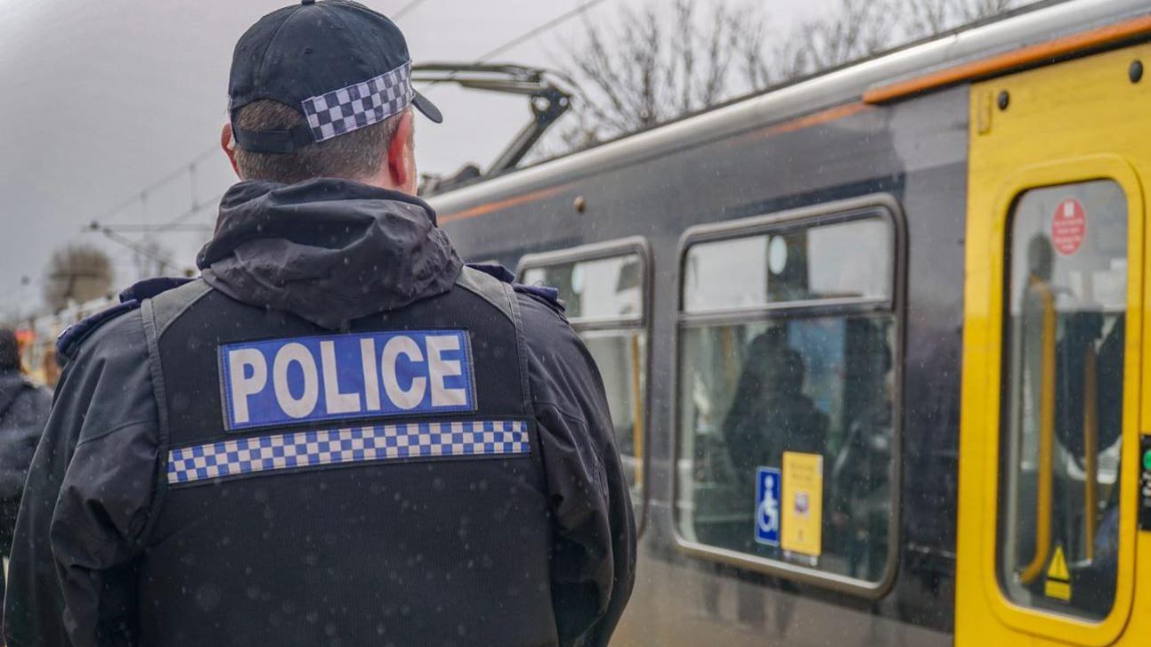 Metro windows smashed in station fight