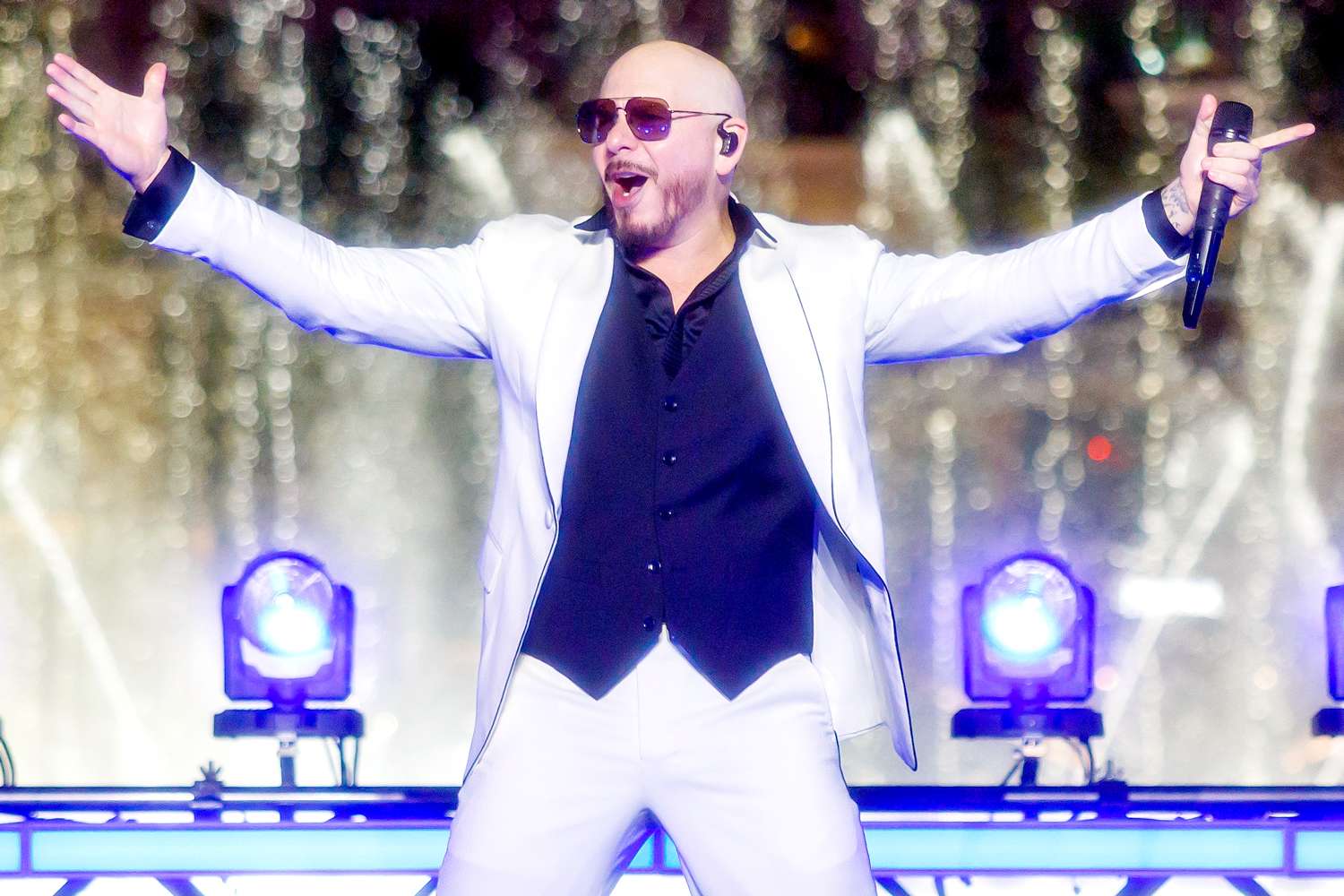 Pitbull wants to break world record for largest gathering of people in ...