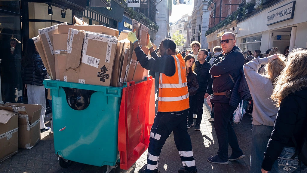 Government sticks with £2bn packaging tax despite easing inflation